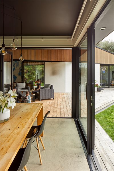 Residential Series joinery line the dining space - Vantage Windows & Doors